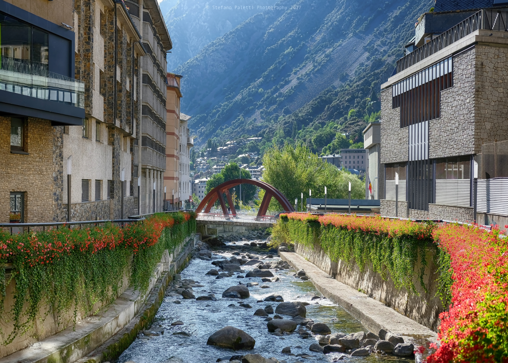Andorra: Descubra a Identidade Única deste País nos Pirenéus - Travelei